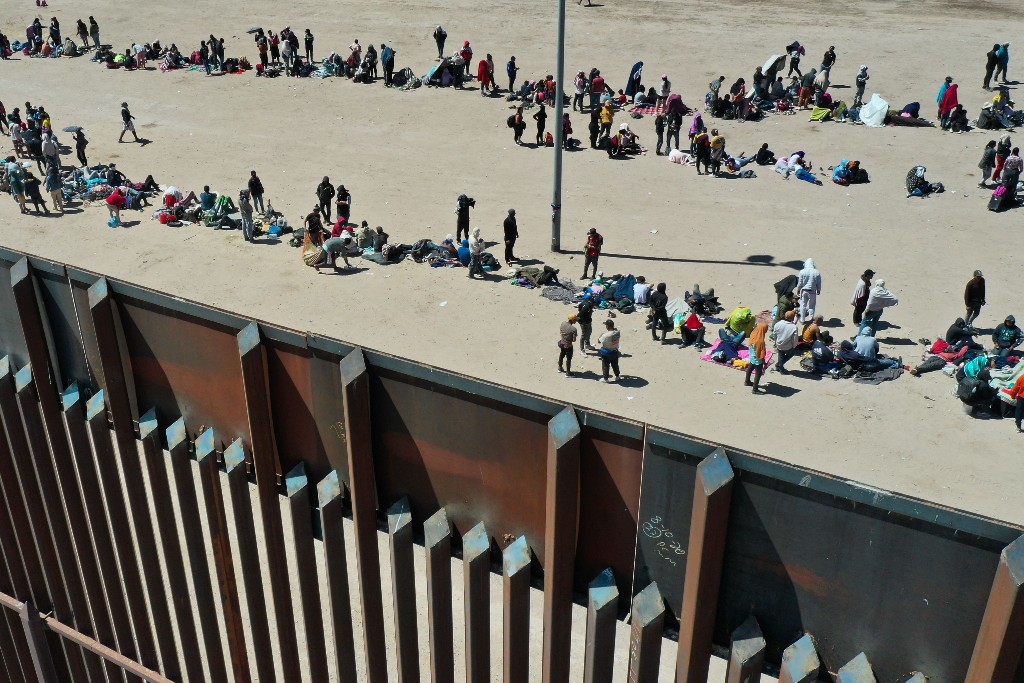 DeSantis Campaign's Border Proposal Raises Separation of Powers Concerns